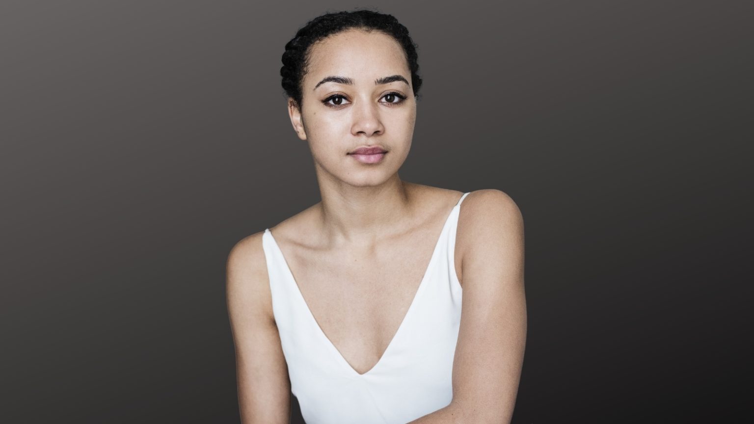 Emma Naomi- Everything You Need to Know About The Bridgeton Fame!